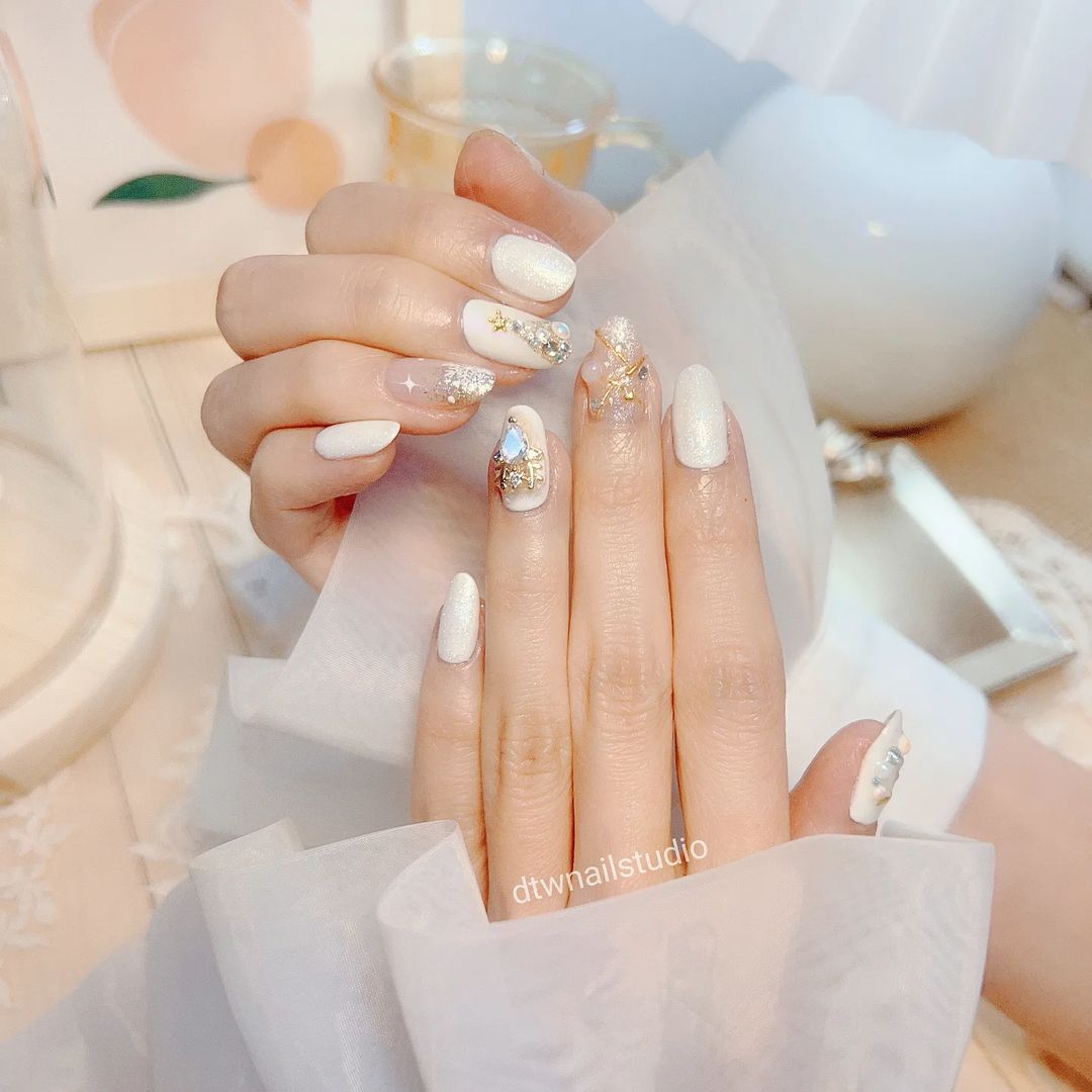 Snow Pearls Nail Art – DreamTales Wardrobe
